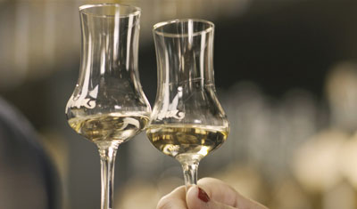 Prinz Fein-Brennerei: Schnaps der Freude macht!